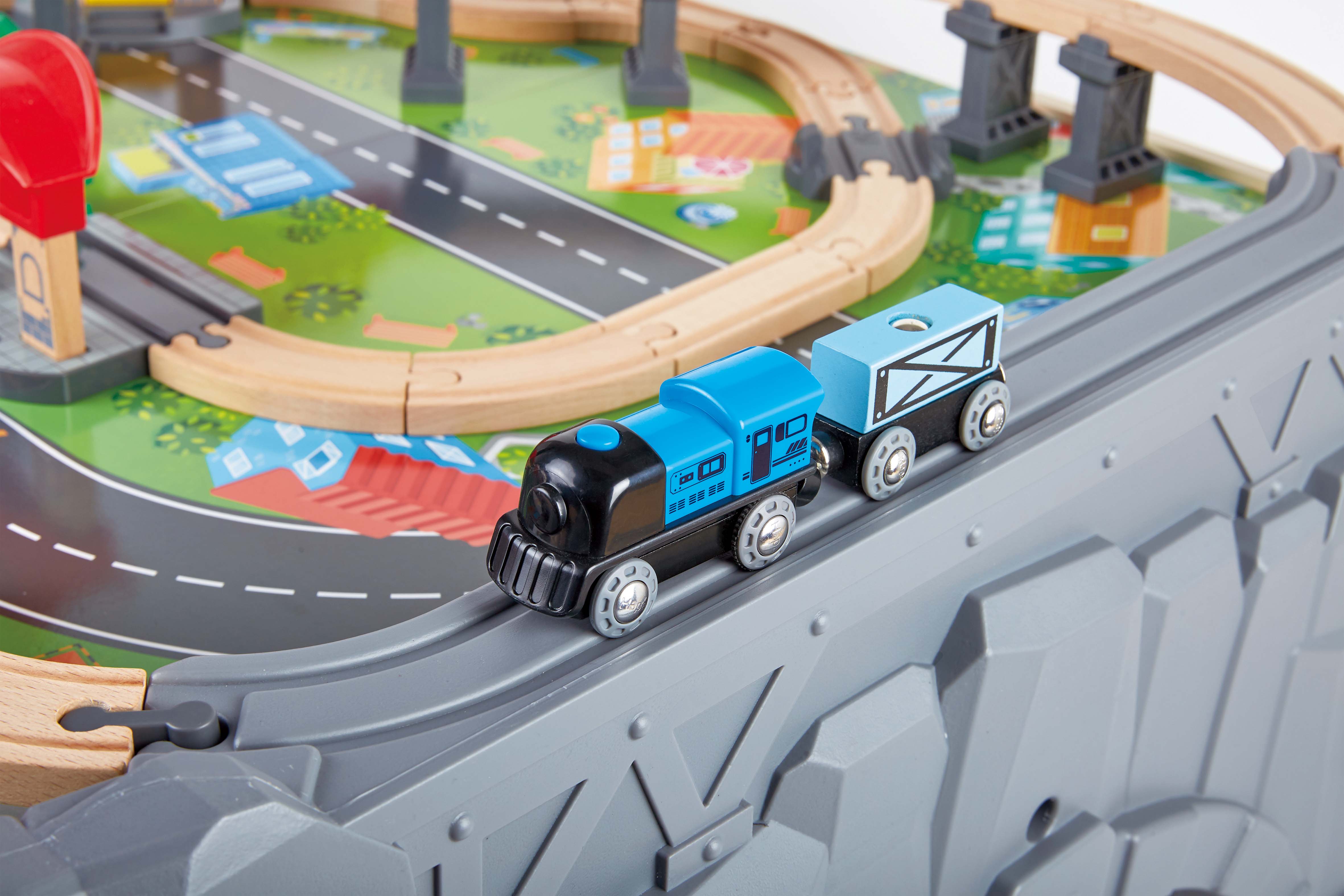 70 Piece Railway Train & Table Set with Battery Powered Locomotive ...